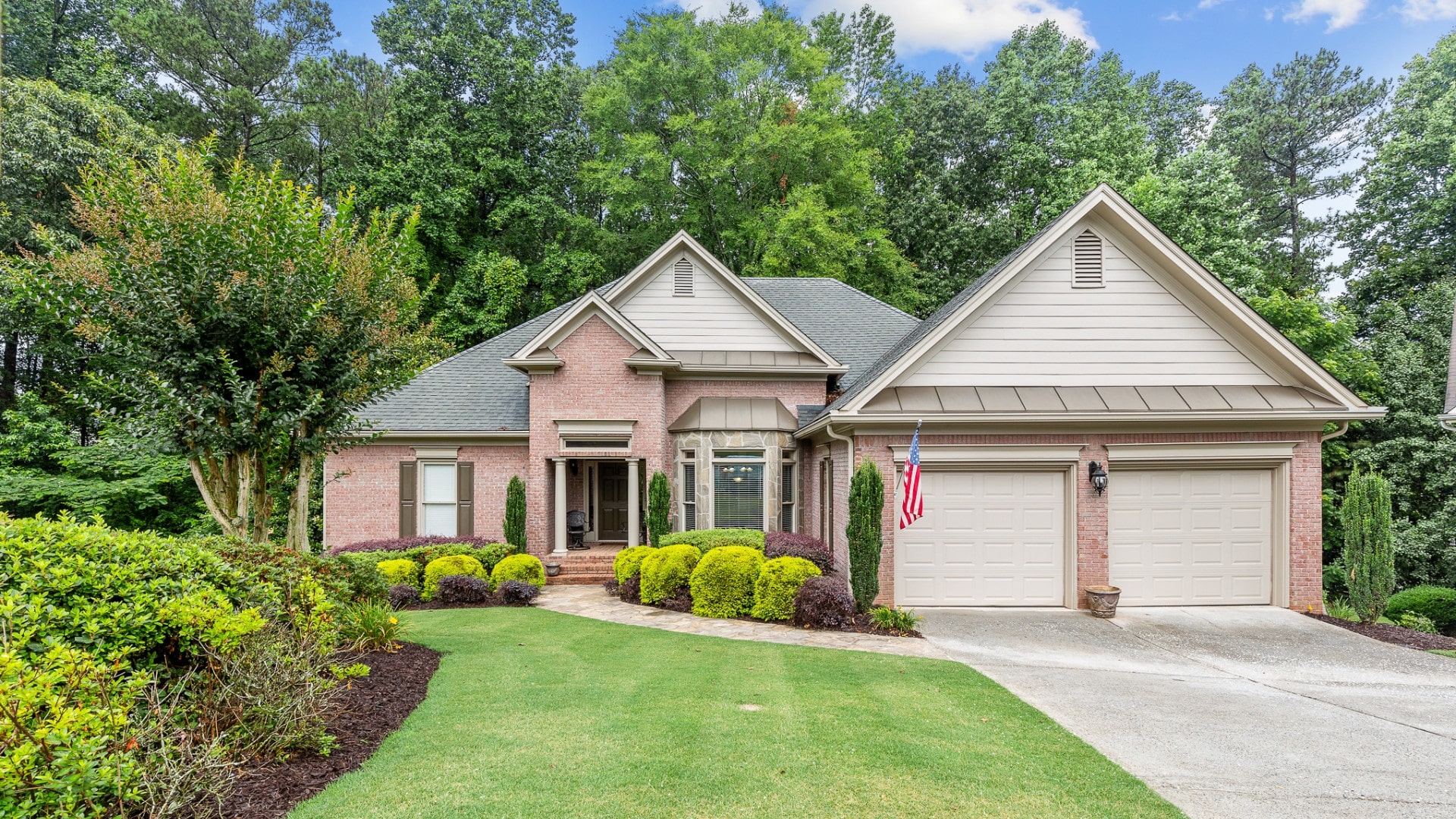 Modern Traditions Realty Group at REMAX Center